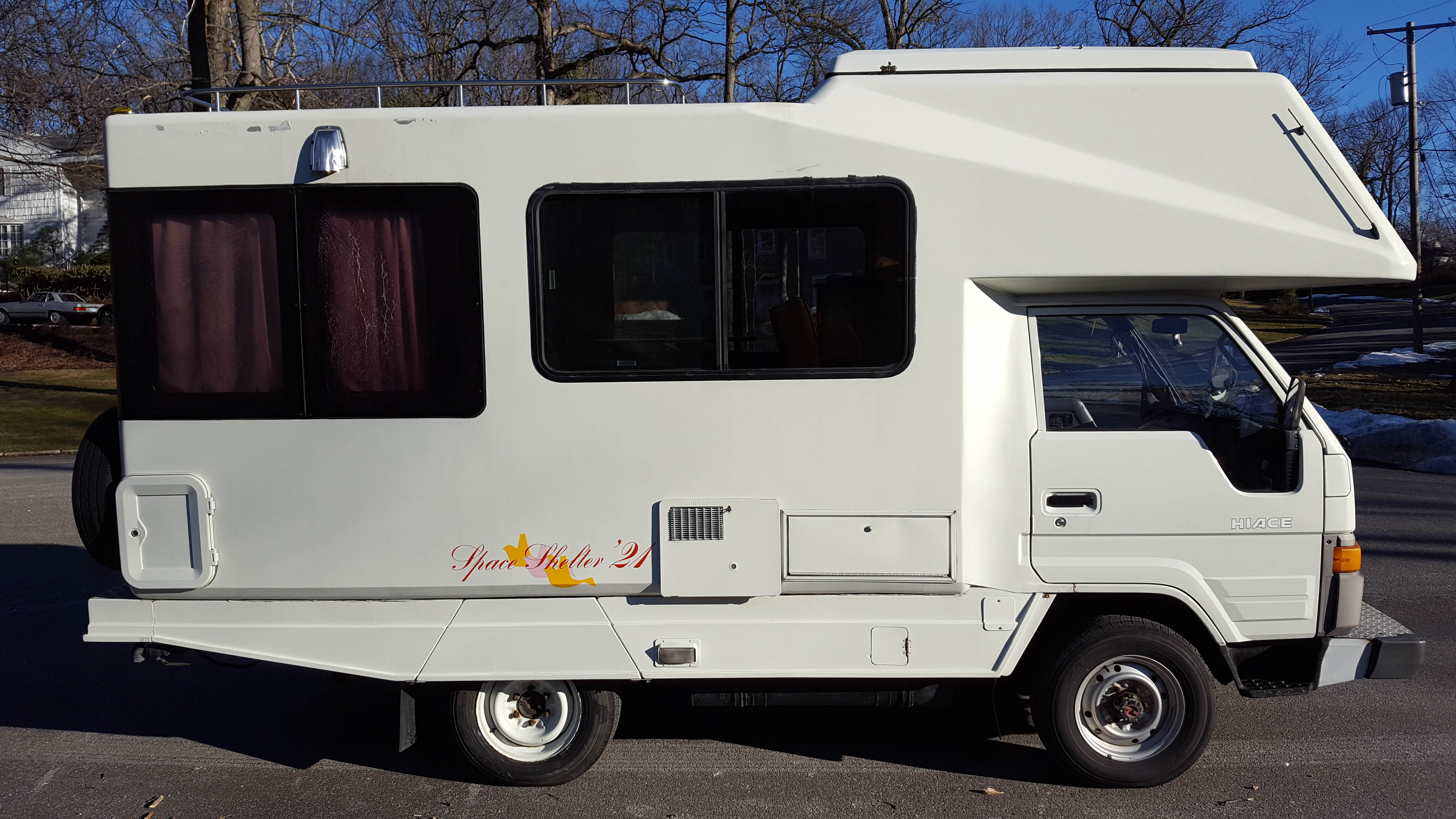 1990 Toyota HiAce Camper - OttoEx