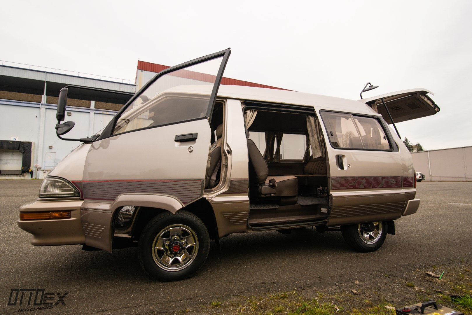1990 Toyota Master Ace Surf - OttoEx