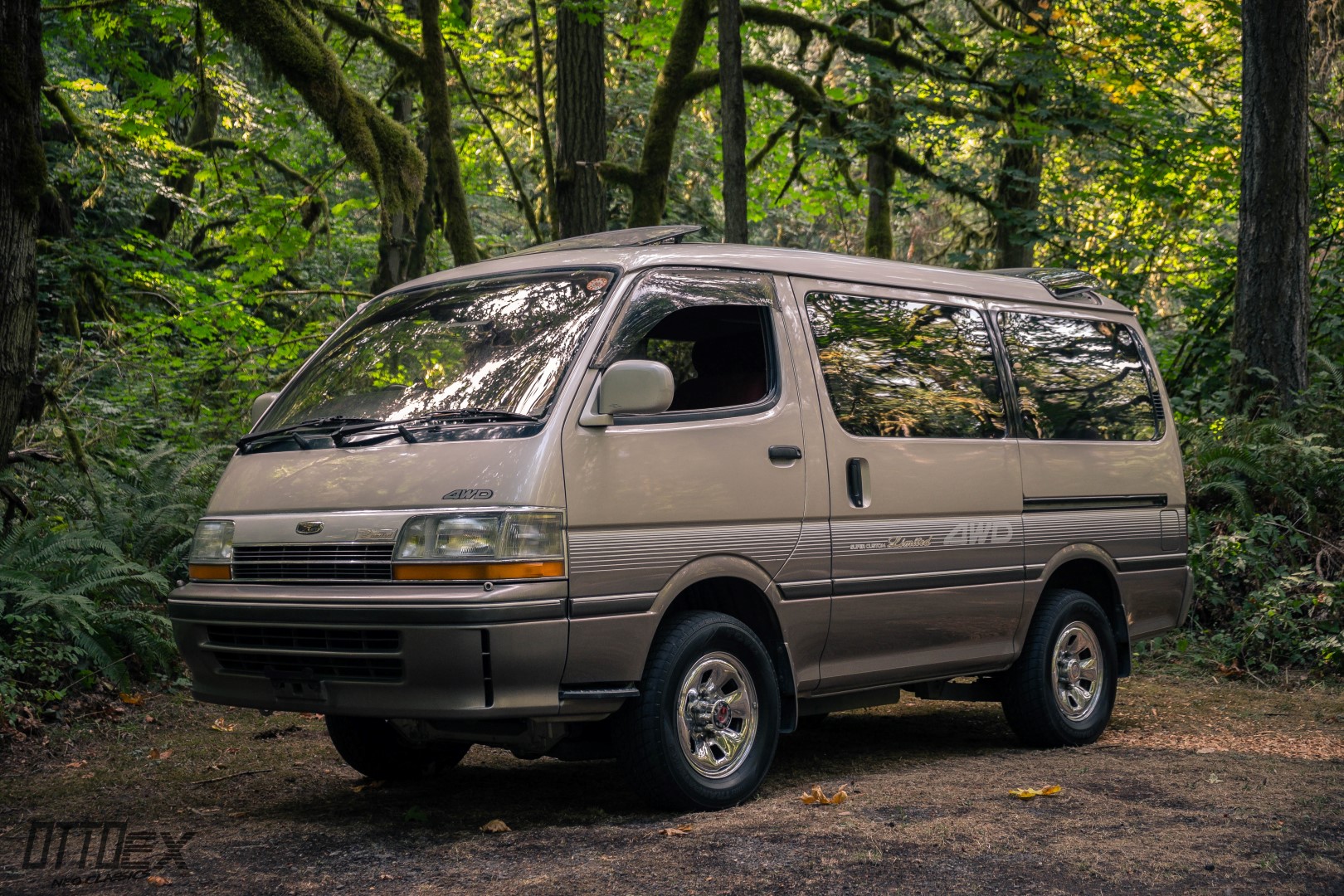 1993 Toyota HiAce Super Custom Ltd - OttoEx